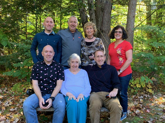 Mom – ON & OFF RHODES